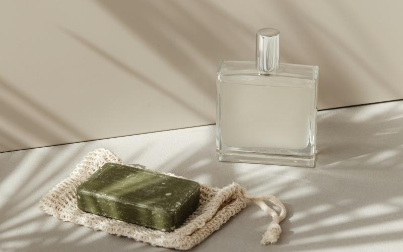 Can perfume be called fragrance & Is fragrance a scent or smell?